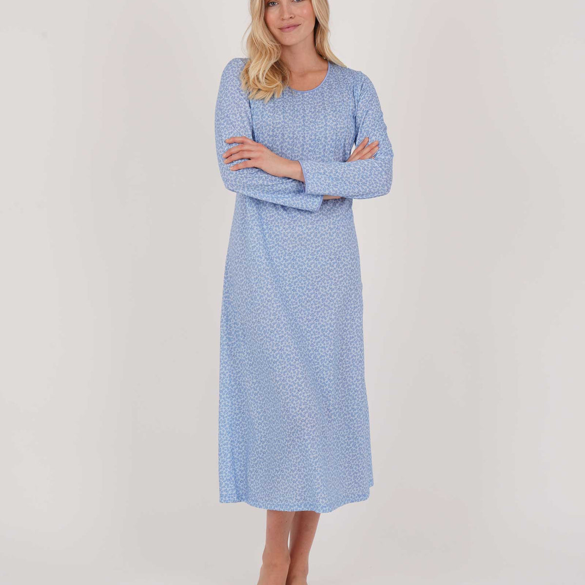 Women's French Pleat Long Sleeved Jersey Nightdress - Dinley Ditsy Blu ...